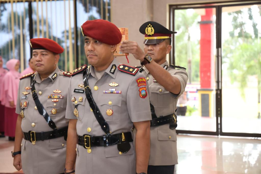 Dirreskrimsus Polda Kepri yang baru AKBP PUTU YUDHA PRAWIRA, S.I.K., M ... Dirreskrimsus Polda Kepri yang baru AKBP PUTU YUDHA PRAWIRA, S.I.K., M ...